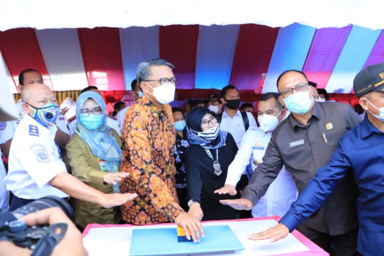 Gubernur Sulsel Resmikan Operasional Kapal Feri KMP Pangkilang dan KM ...
