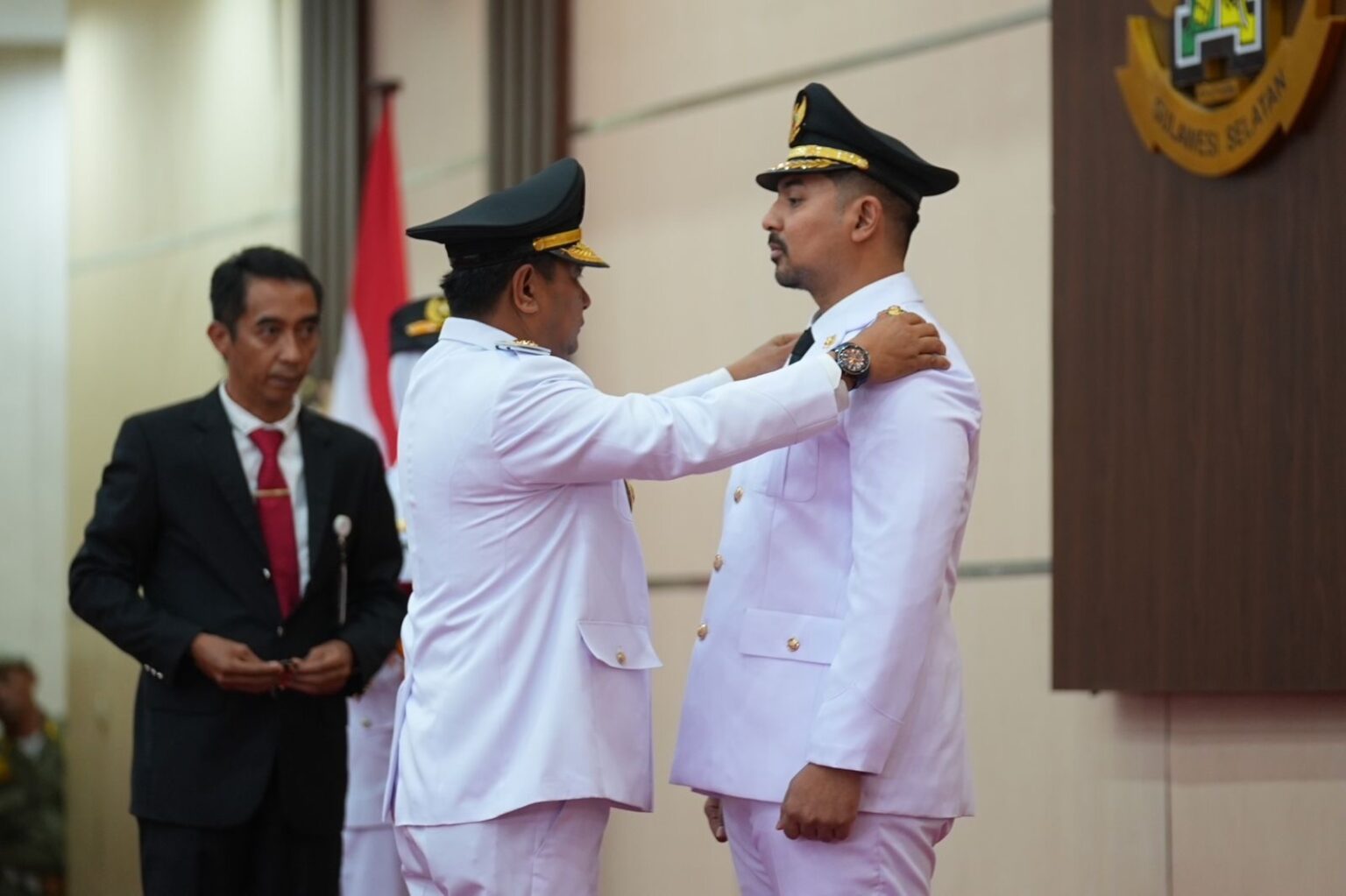 Akbar Andi Leluasa Resmi Dilantik Sebagai Wakil Bupati Luwu Timur ...