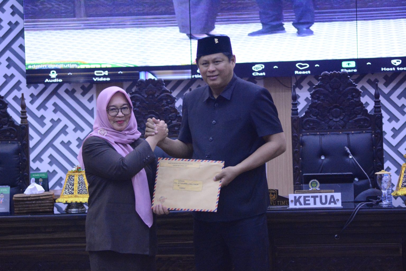 Wabup Puspawati Sampaikan Jawaban Atas Pemandangan Fraksi Ranperda APBD 2024 – Warta Lutim